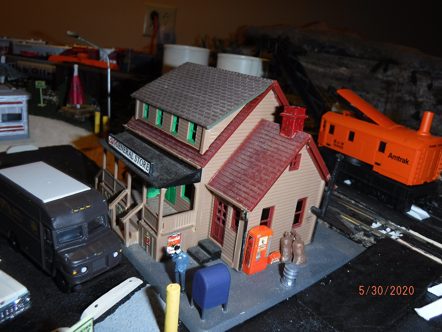 Upright Soda Machine w/Case Mixed Brands -- Model Railroad Building ...