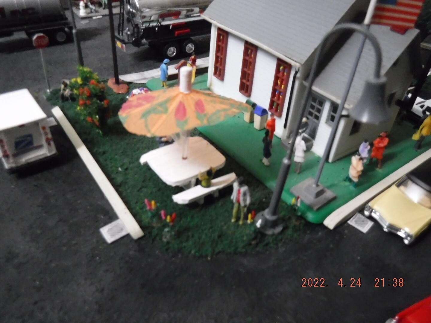 Garden Lupins pkg(16) - Assorted Colors -- HO Scale Model Railroad ...