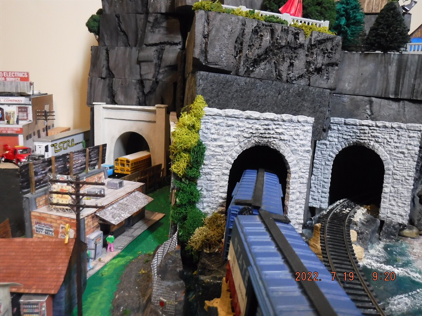 Single-Track Random Stone Tunnel Portal -- HO Scale Model Railroad ...