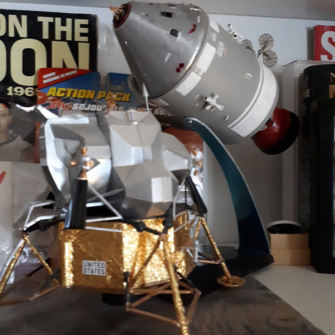 Apollo 11 Command/Service Module -- Space Program -- Plastic Model Kit ...