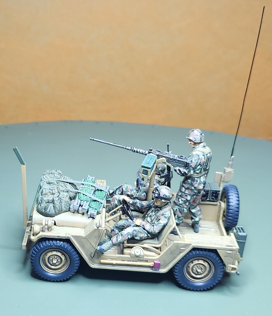 US M151A2 w/Tow Launcher -- Plastic Model Military Vehicle Kit -- 1/35 ...