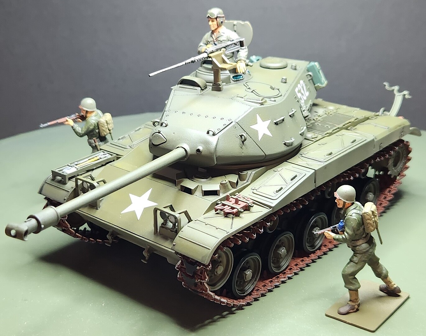 US M41 Walker Bulldog -- Plastic Model Military Vehicle Kit -- 1/35 ...