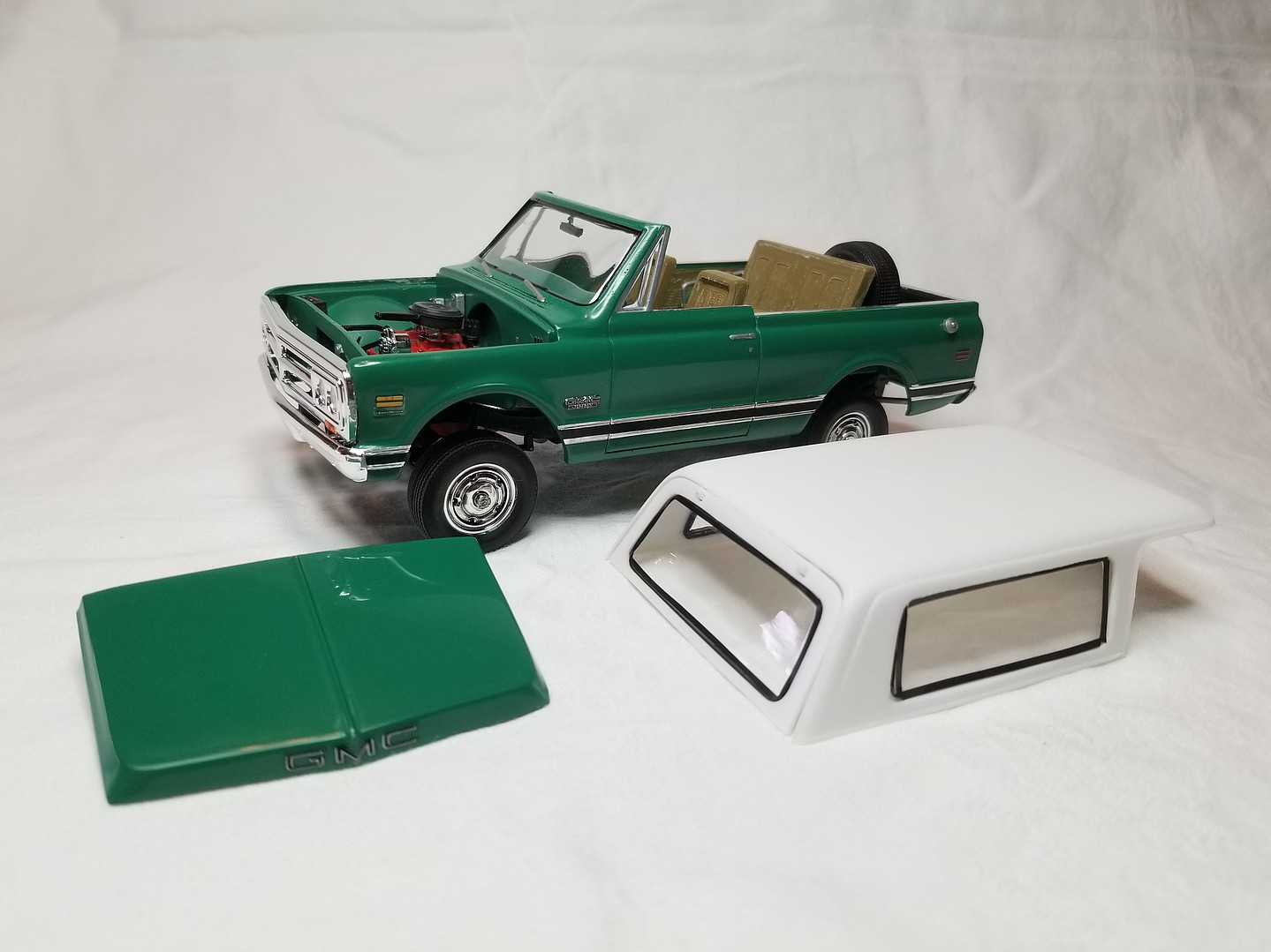 1972 GMC Jimmy -- Plastic Model Truck Vehicle Kit -- 1/25 Scale ...