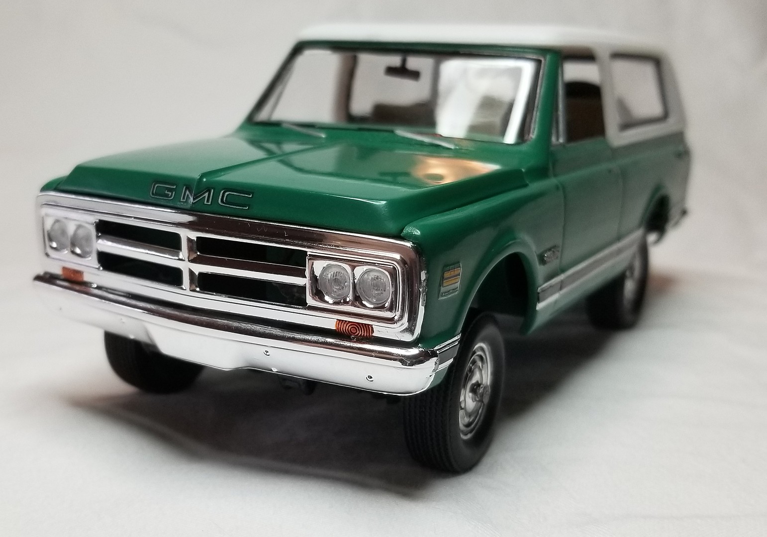 1972 GMC Jimmy -- Plastic Model Truck Vehicle Kit -- 1/25 Scale ...