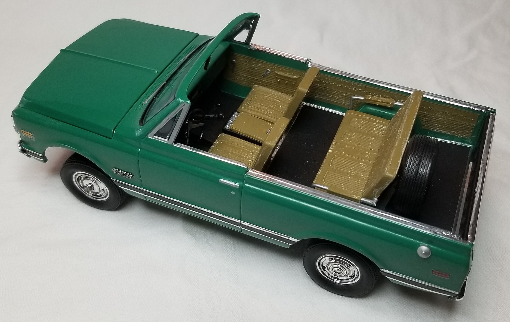 1972 GMC Jimmy -- Plastic Model Truck Vehicle Kit -- 1/25 Scale ...