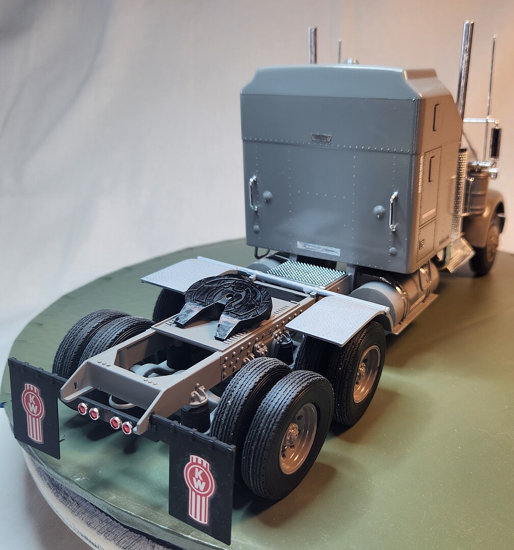 Kenworth W900 -- Plastic Model Truck Kit -- 1/25 Scale -- #851507 ...