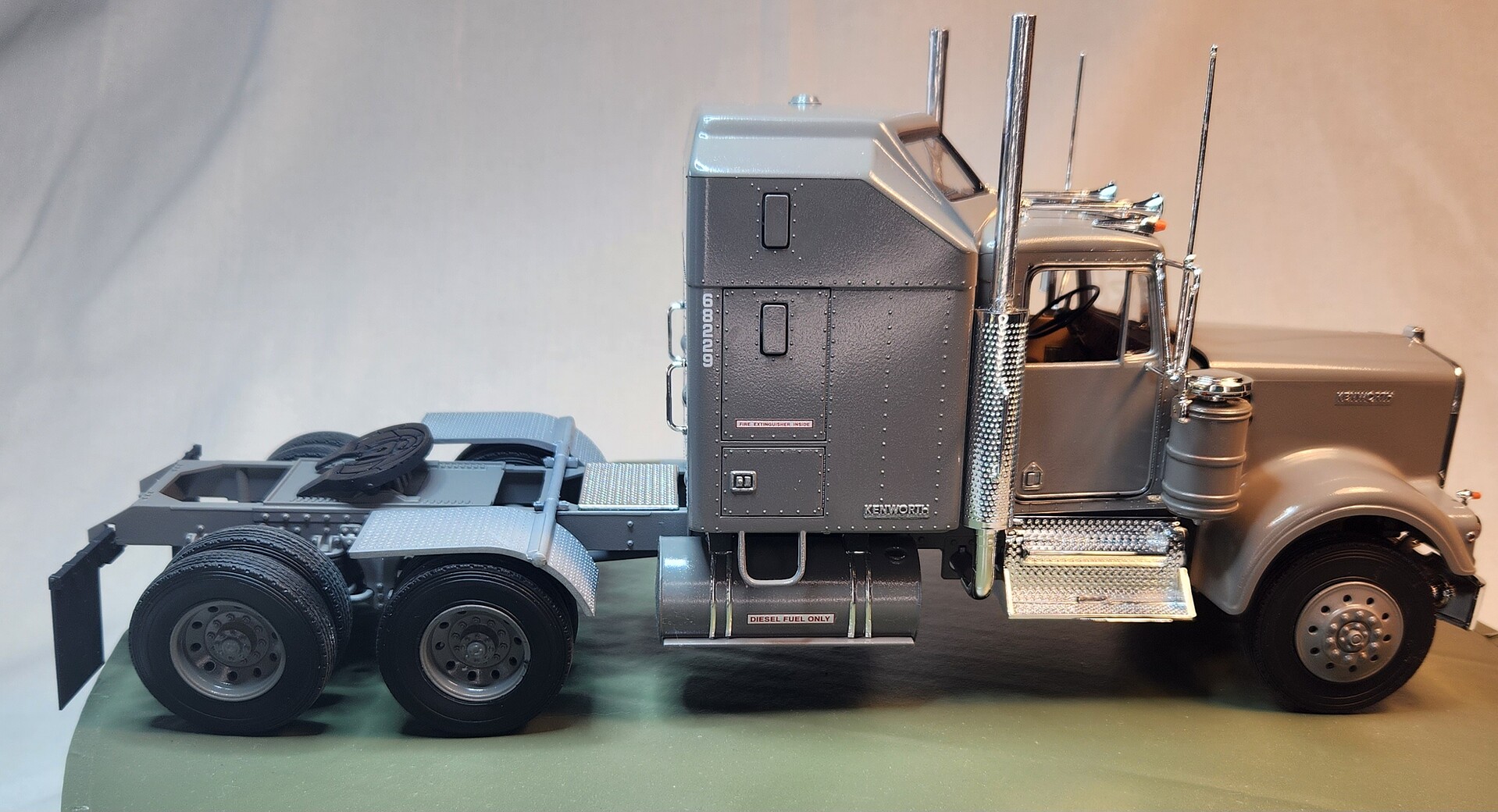 Kenworth W900 -- Plastic Model Truck Kit -- 1/25 Scale -- #851507 ...