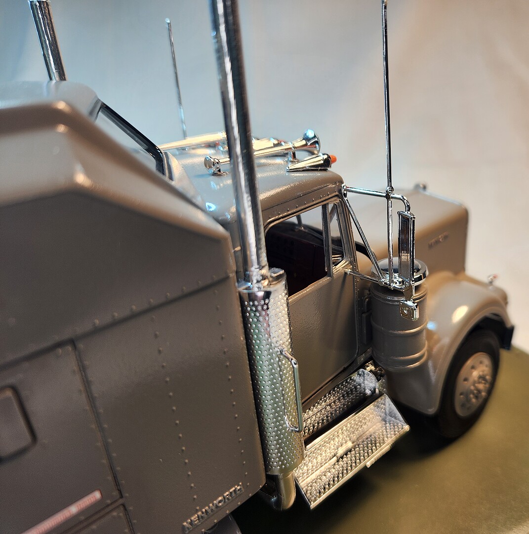 Kenworth W900 -- Plastic Model Truck Kit -- 1/25 Scale -- #851507 ...