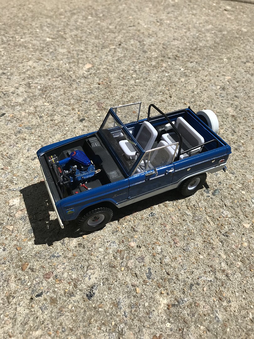 Ford Bronco -- Plastic Model Truck Kit -- 1/25 Scale -- #85-4320 ...