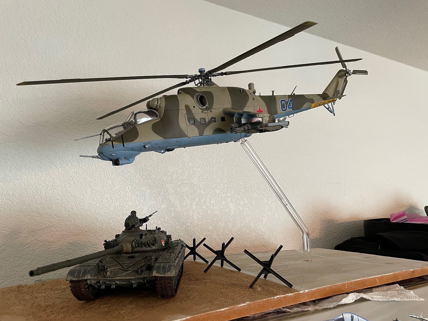 Russian T72M1Tank -- Plastic Model Military Vehicle Kit -- 1/35 Scale ...