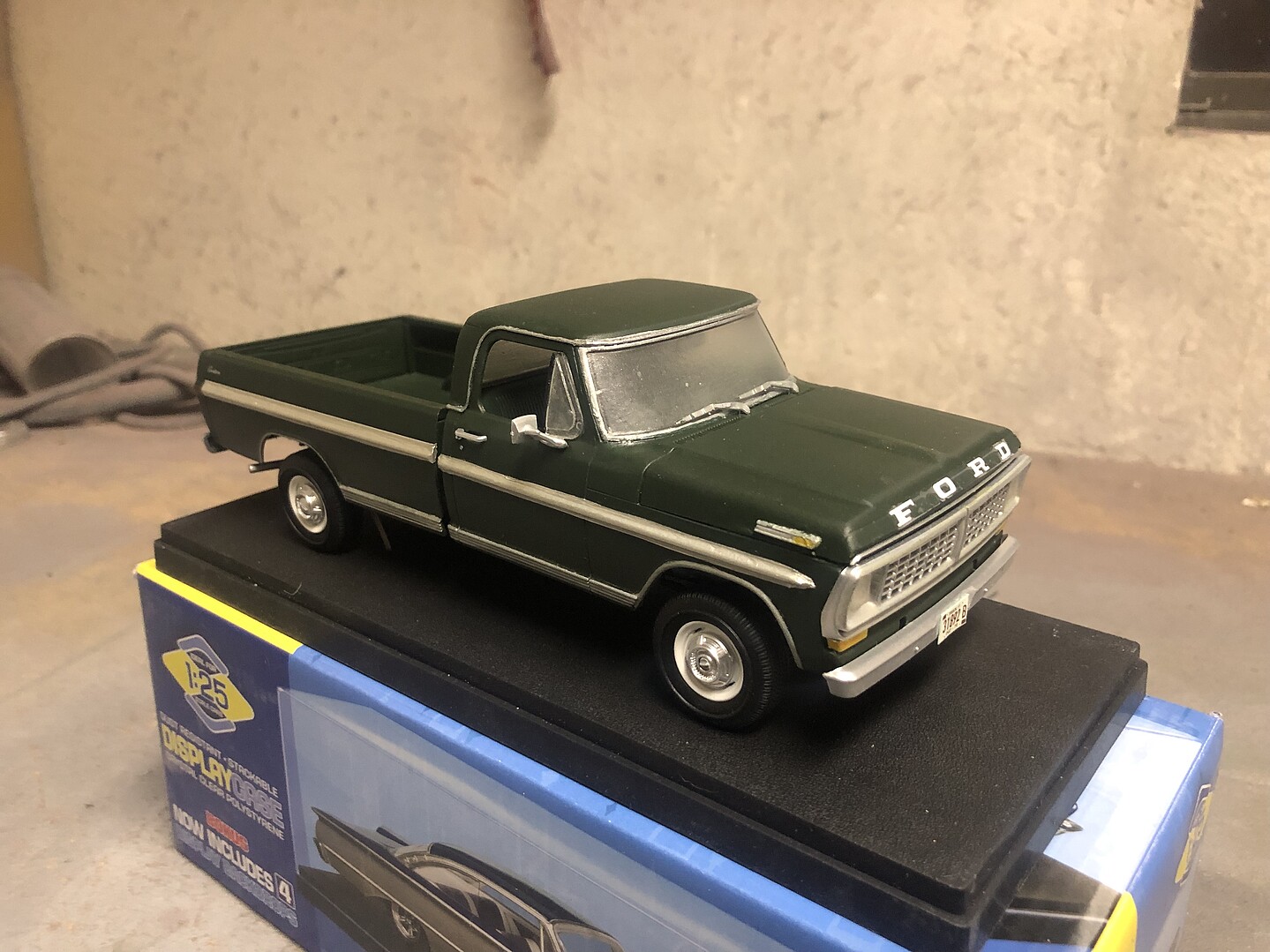 1970 F-100 Ford Custom Cab -- Plastic Model Car Kit -- 1/25 Scale ...