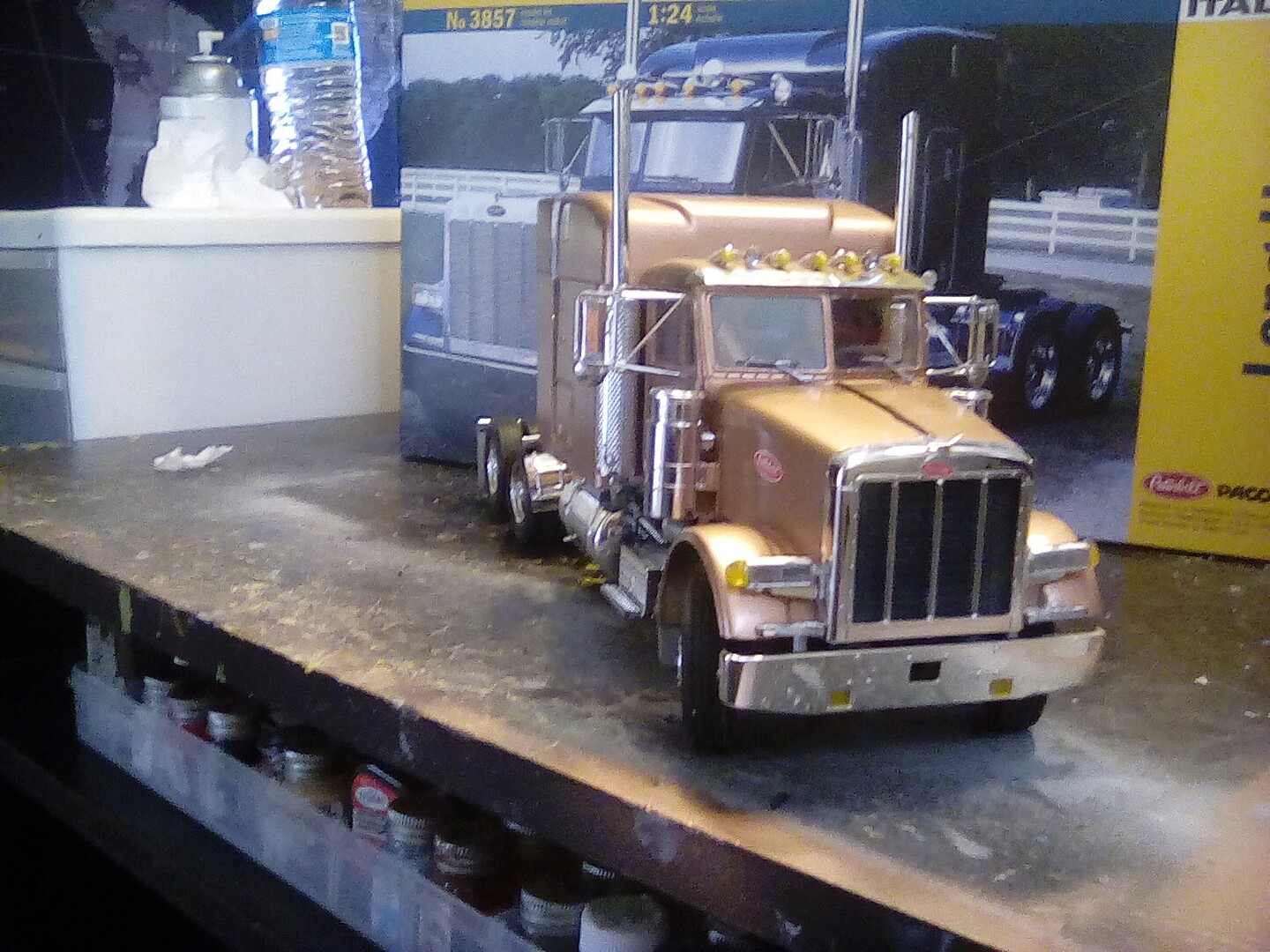 Peterbilt 378 Long Hauler Tractor Cab -- Plastic Model Truck Kit -- 1/ ...