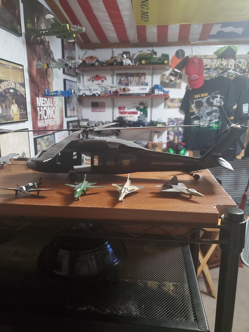 AH-60L Blackhawk DAP -- Plastic Model Helicopter Kit -- 1/35 Scale ...