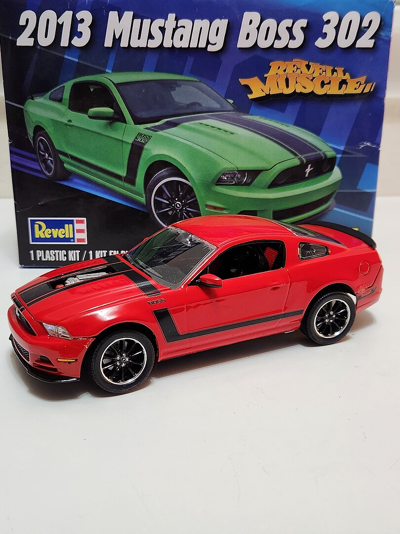 1/25 2013 Ford Mustang Boss 302 Car -- Plastic Model Car Kit -- 1/25 ...