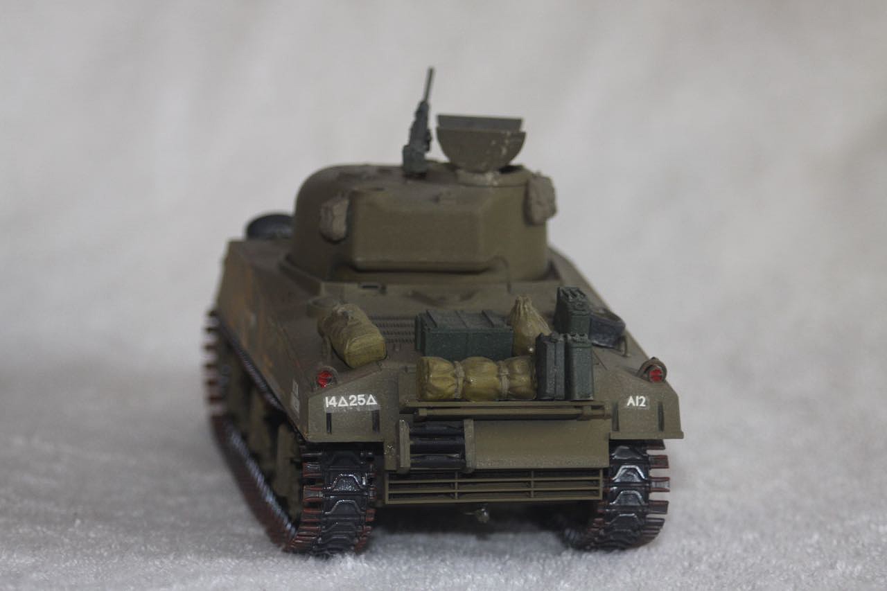 US M4 Sherman Medium Tank -- Plastic Model Military Vehicle Kit -- 1/35 ...