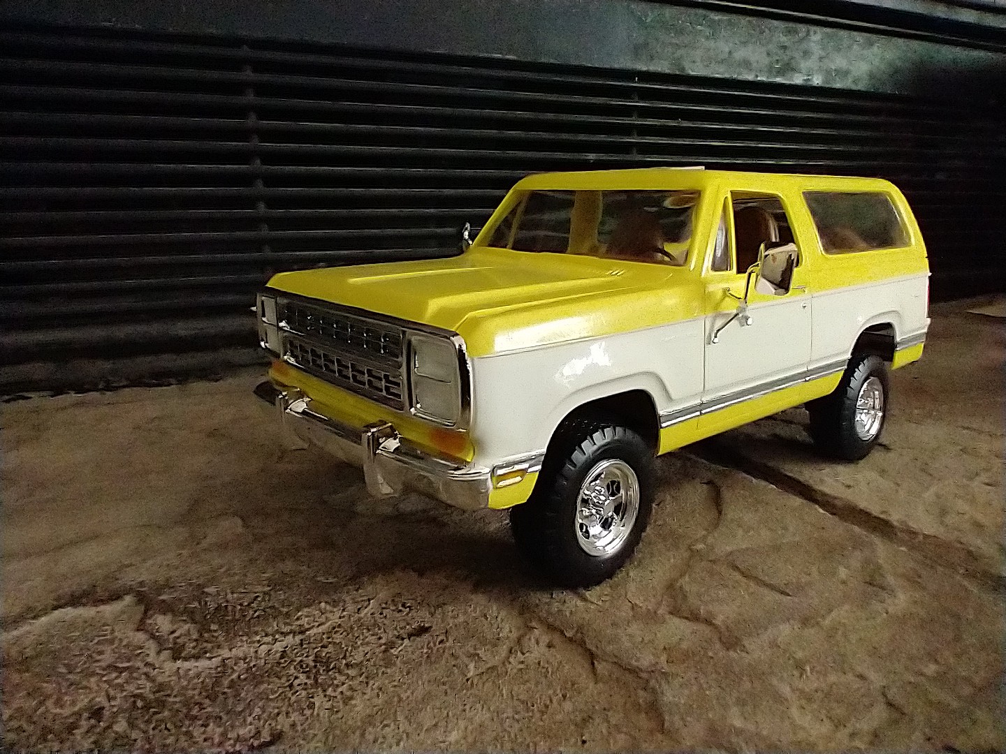 1980 Dodge Ramcharger -- Plastic Model Truck Kit -- 1/24 Scale ...