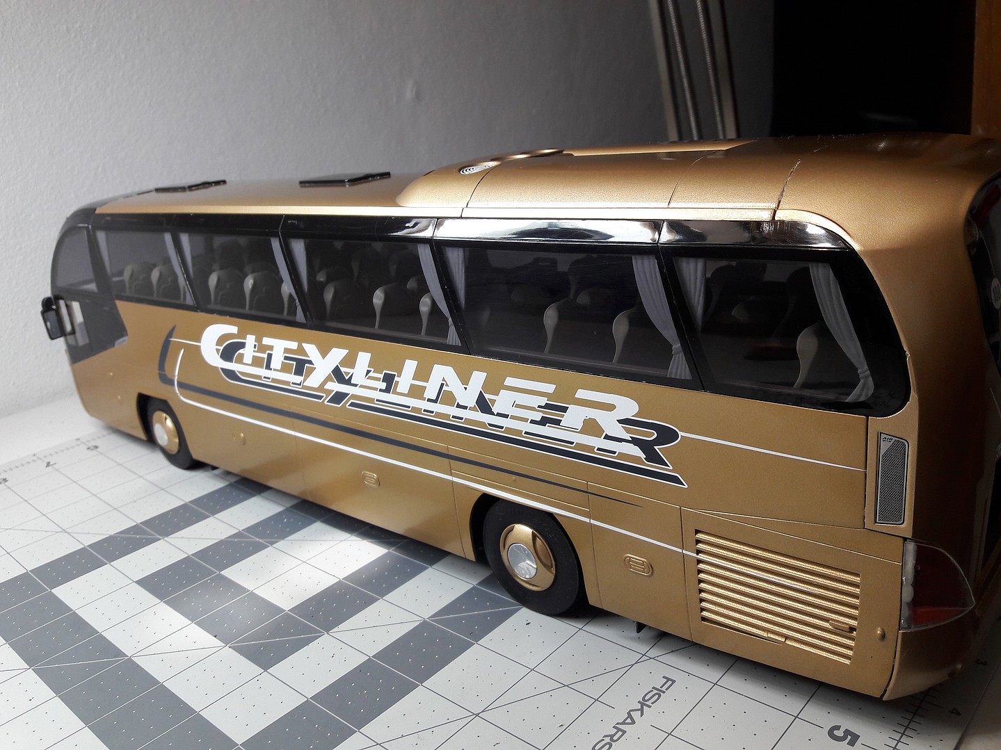 London Bus -- Plastic Model Vehicle Kit -- 1/24 Scale -- #07651 ...