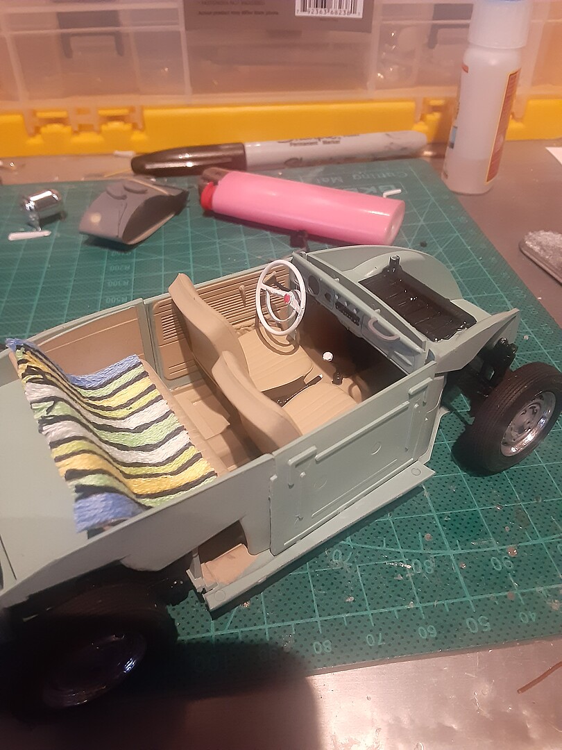 1966 Volkswagen Beetle VW BUG -- Plastic Model Car Kit -- 1/24 Scale ...