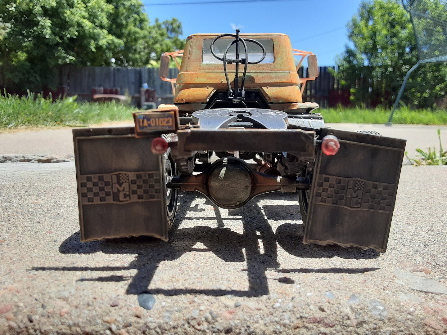 Dodge L700 Tractor with Shell Tanker -- Plastic Model Truck Kit -- 1/25 ...