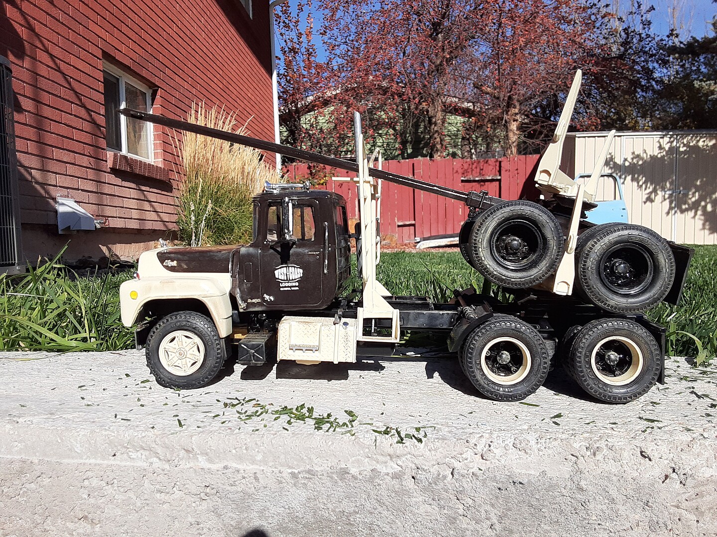 Mack R685ST Semi Tractor -- Plastic Model Truck Kit -- 1/25 -- #1039-06 ...