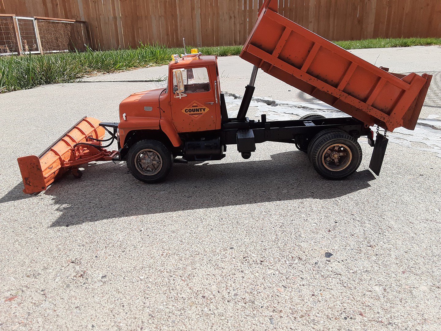 Ford LNT-8000 Snow Plow Pictures