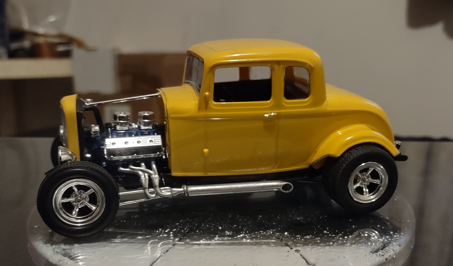 1932 Ford 5 Window Coupe -- Plastic Model Car Kit -- 1/25 Scale ...