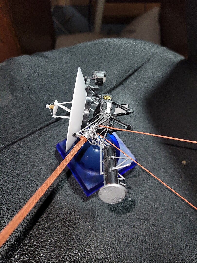 Voyager Unmanned Space Probe -- Plastic Model Spacecraft Kit -- 1/48 ...