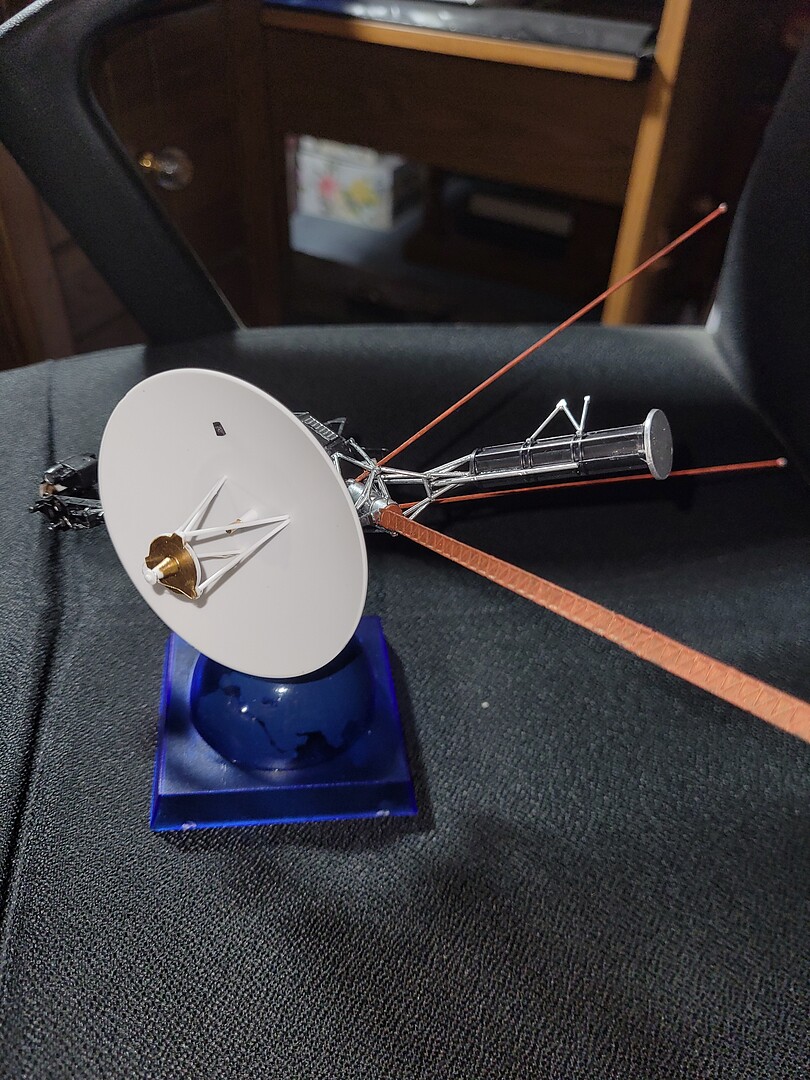Voyager Unmanned Space Probe -- Plastic Model Spacecraft Kit -- 1/48 ...
