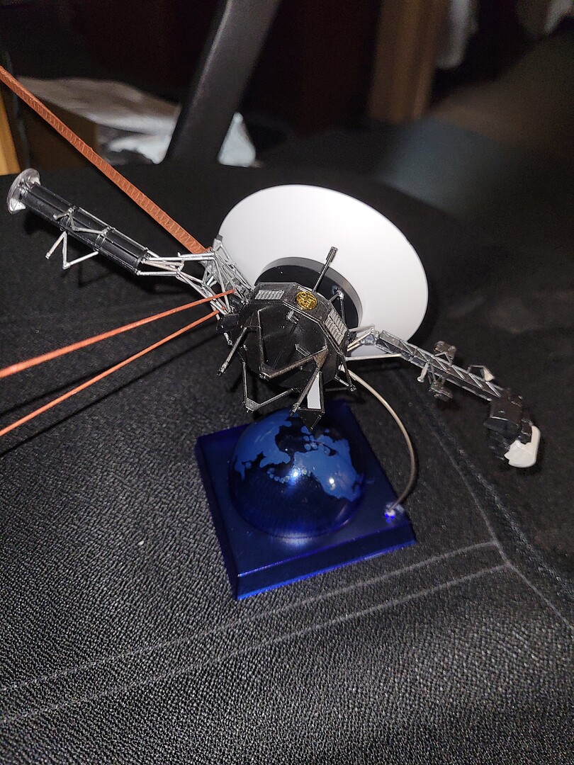 Voyager Unmanned Space Probe -- Plastic Model Spacecraft Kit -- 1/48 ...
