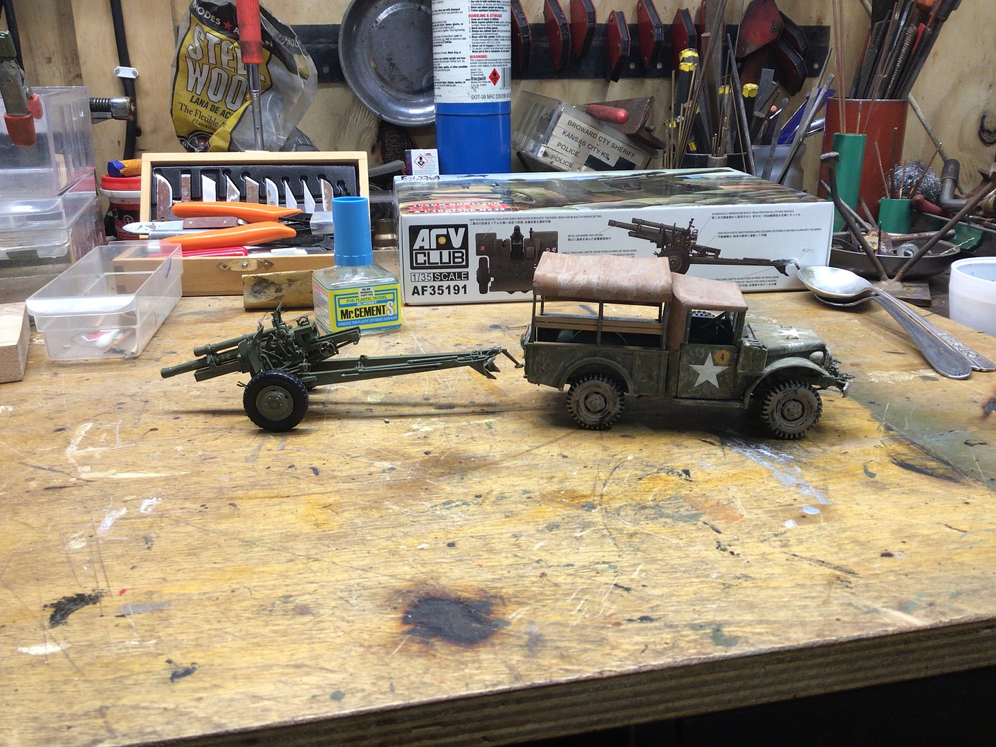 105mm Howitzer M101A1 Gun w/M2A2 Carriage -- Plastic Model Artillery ...