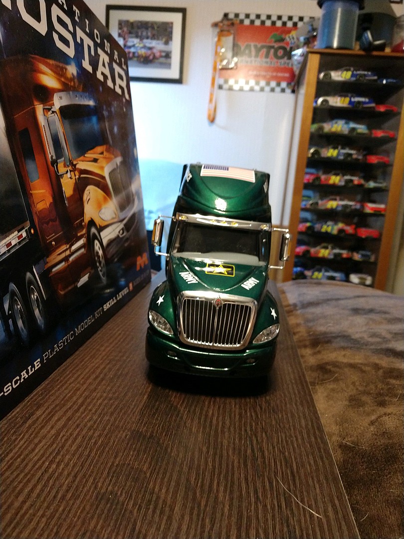 International ProStar -- Plastic Model Truck Kit -- 1/25 Scale -- #1301 ...