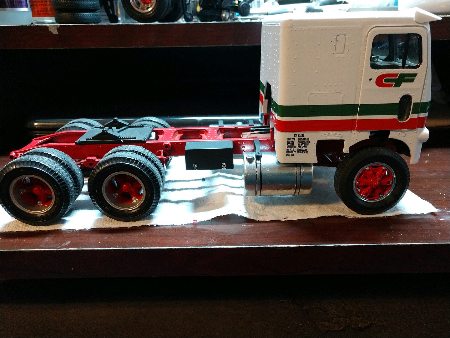 White Freightliner 2-in-1 SC/DD Cabover -- Plastic Model Truck Kit -- 1 ...