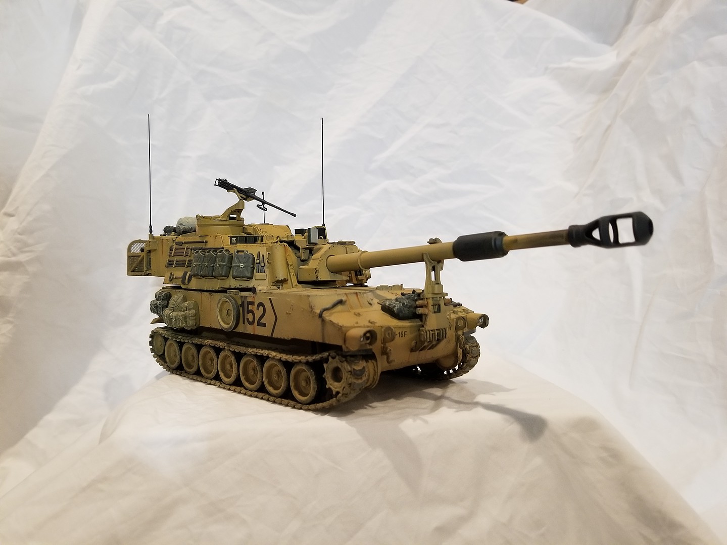 US Self-Propelled Howitzer M109A6 Paladin -- Plastic Model Military ...