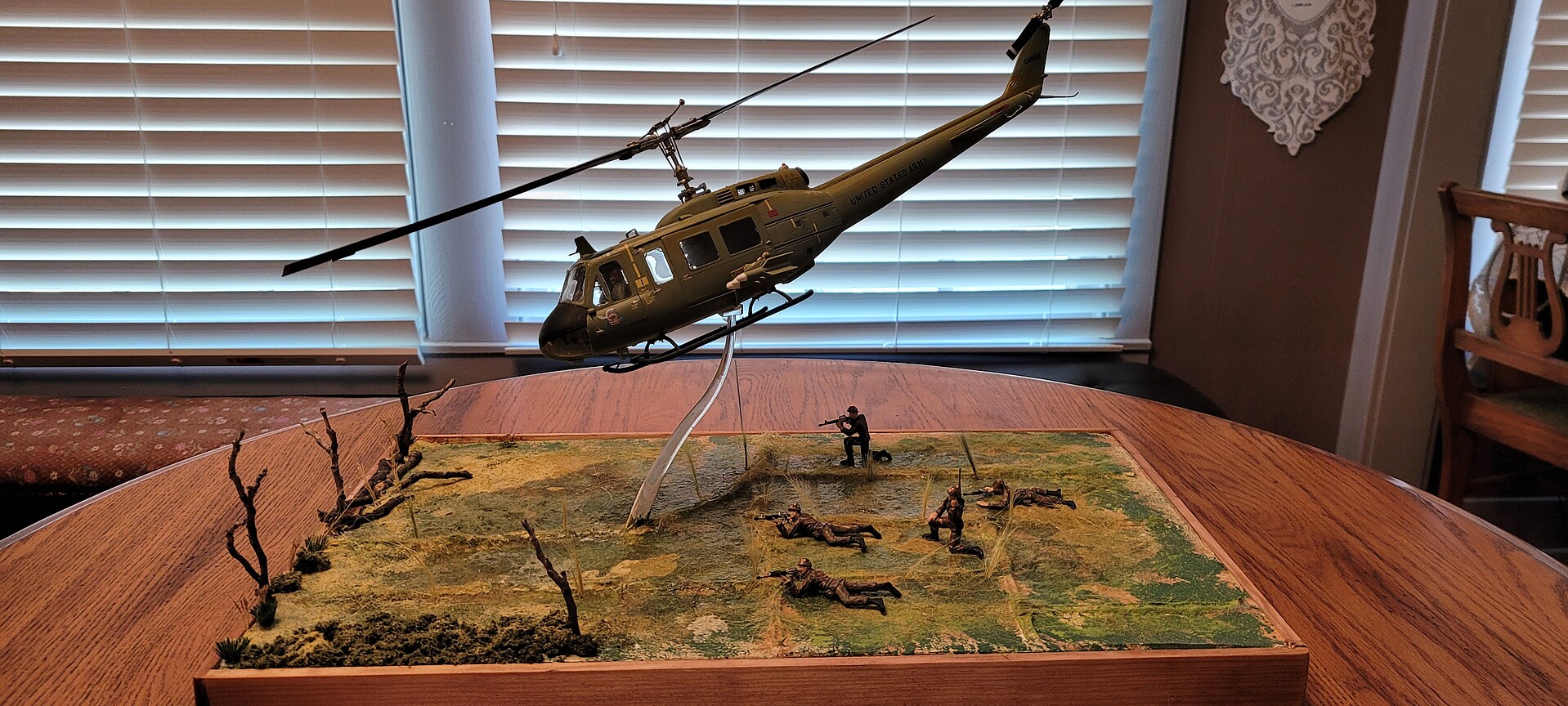 UH-1D Huey Gunship -- Plastic Model Helicopter Kit -- 1/32 Scale ...