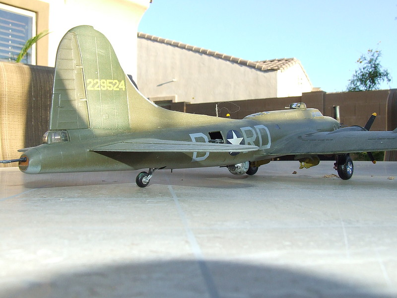 Boeing B-17F Memphis Belle -- Plastic Model Airplane Kit -- 1/48 Scale ...