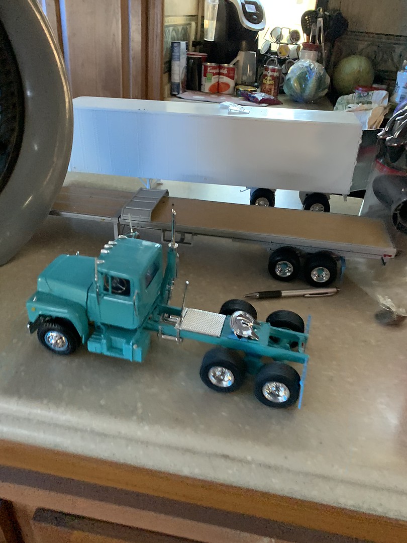 Mack R685ST Semi Tractor -- Plastic Model Truck Kit -- 1/25 -- #1039-06 ...