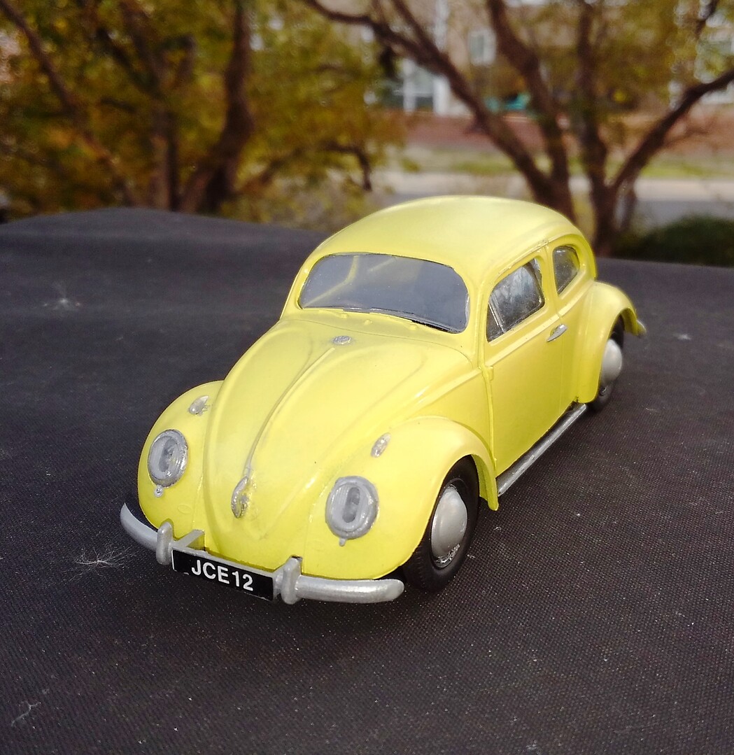 Gallery Pictures Airfix VW Beetle Car Medium Starter Set with Paint ...