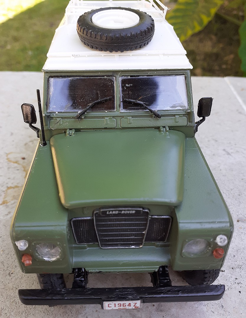 Land Rover Series III LWB Wagon w/Roof Rack -- Plastic Model Car Kit ...