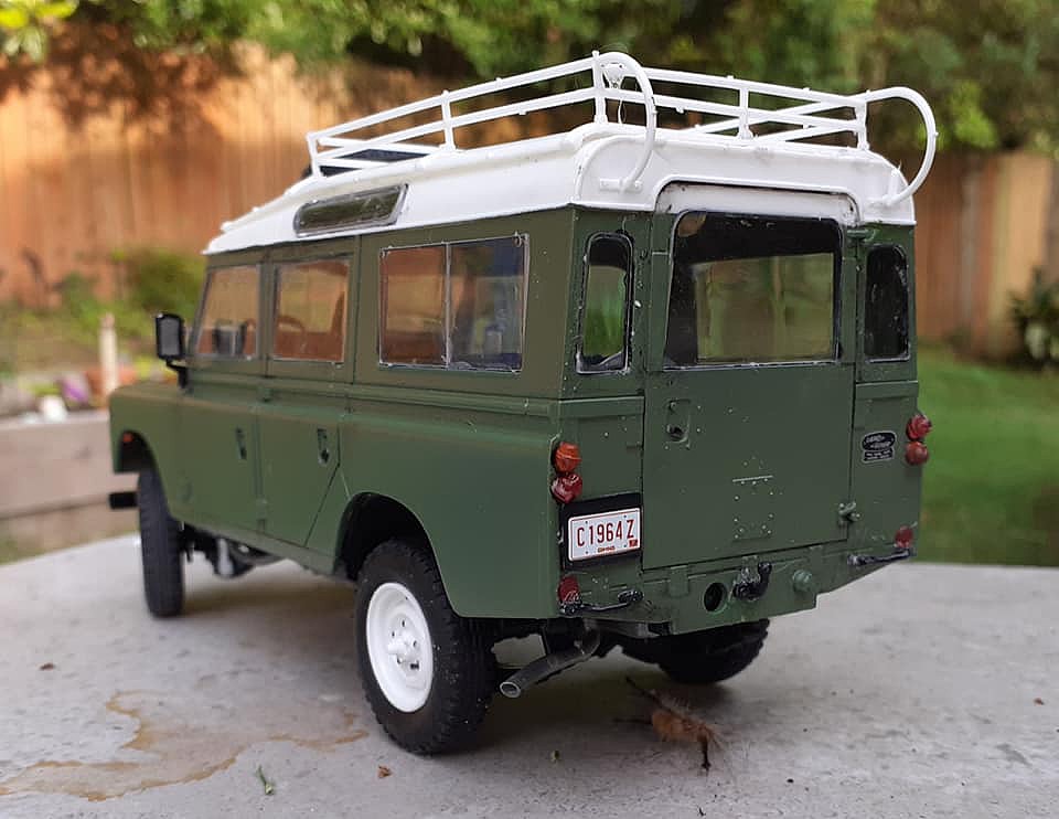 Land Rover Series III LWB Wagon w/Roof Rack -- Plastic Model Car Kit ...