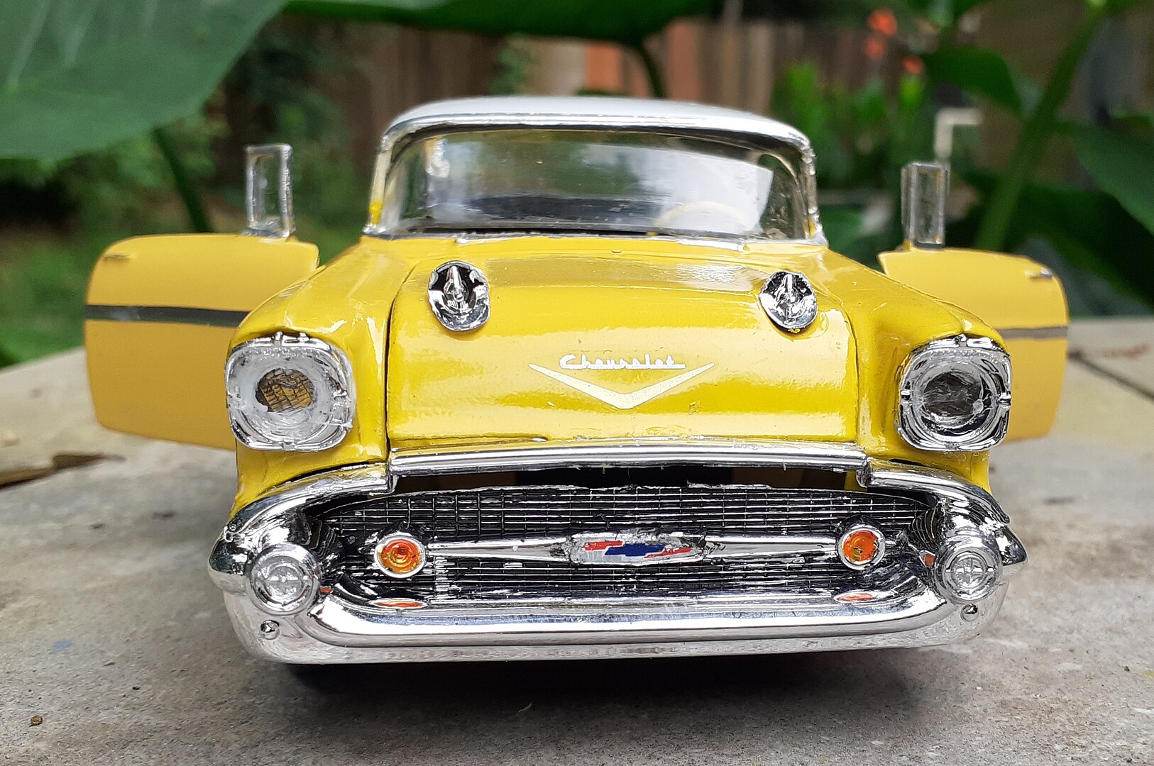 1957 Chevy Bel Air Hardtop -- Plastic Model Car Kit -- 1/25 Scale ...