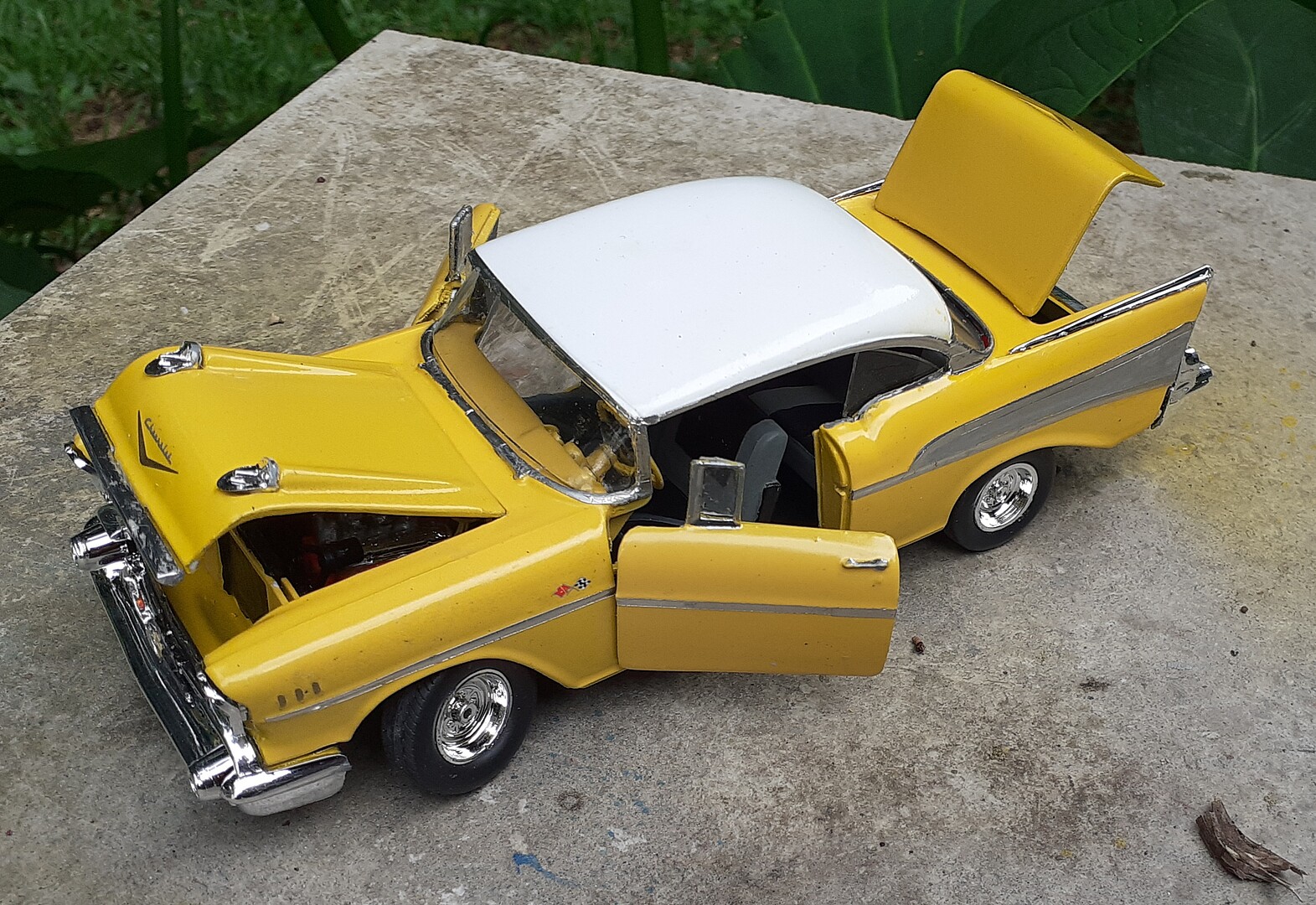 1957 Chevy Bel Air Hardtop -- Plastic Model Car Kit -- 1/25 Scale ...