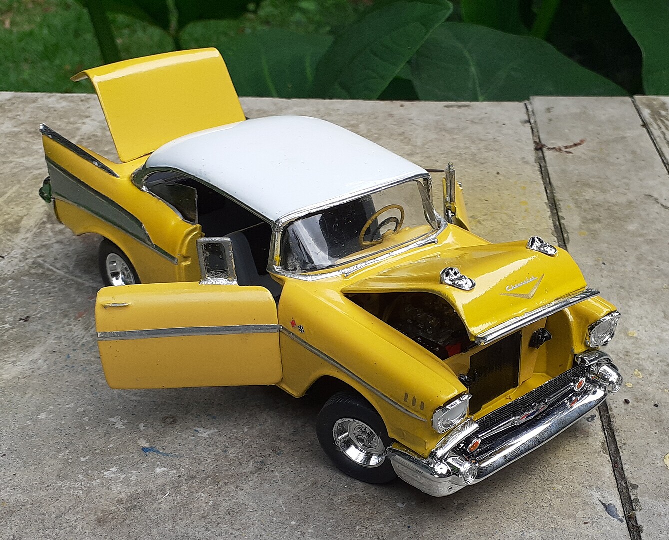 1957 Chevy Bel Air Hardtop -- Plastic Model Car Kit -- 1/25 Scale ...