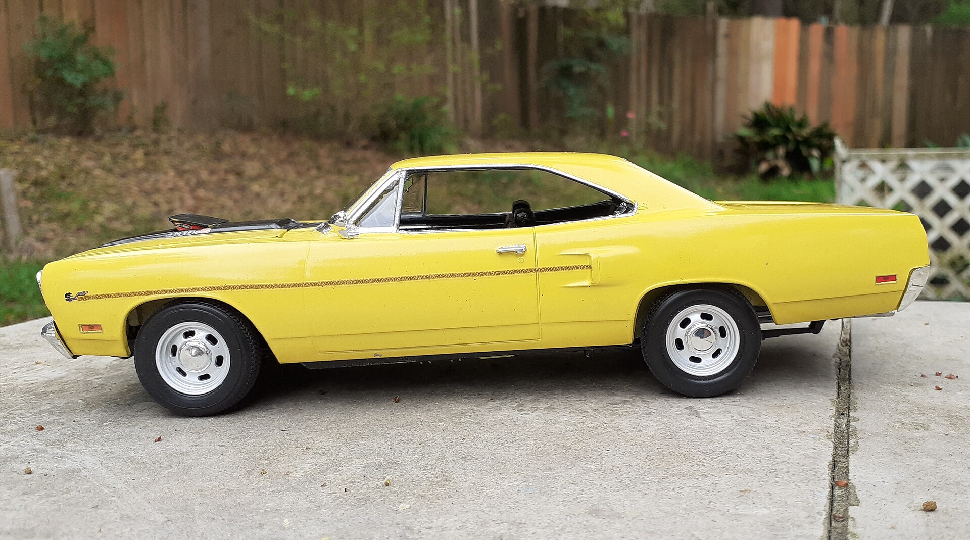 1970 Plymouth Roadrunner -- Plastic Model Car Kit -- 1/24 Scale ...