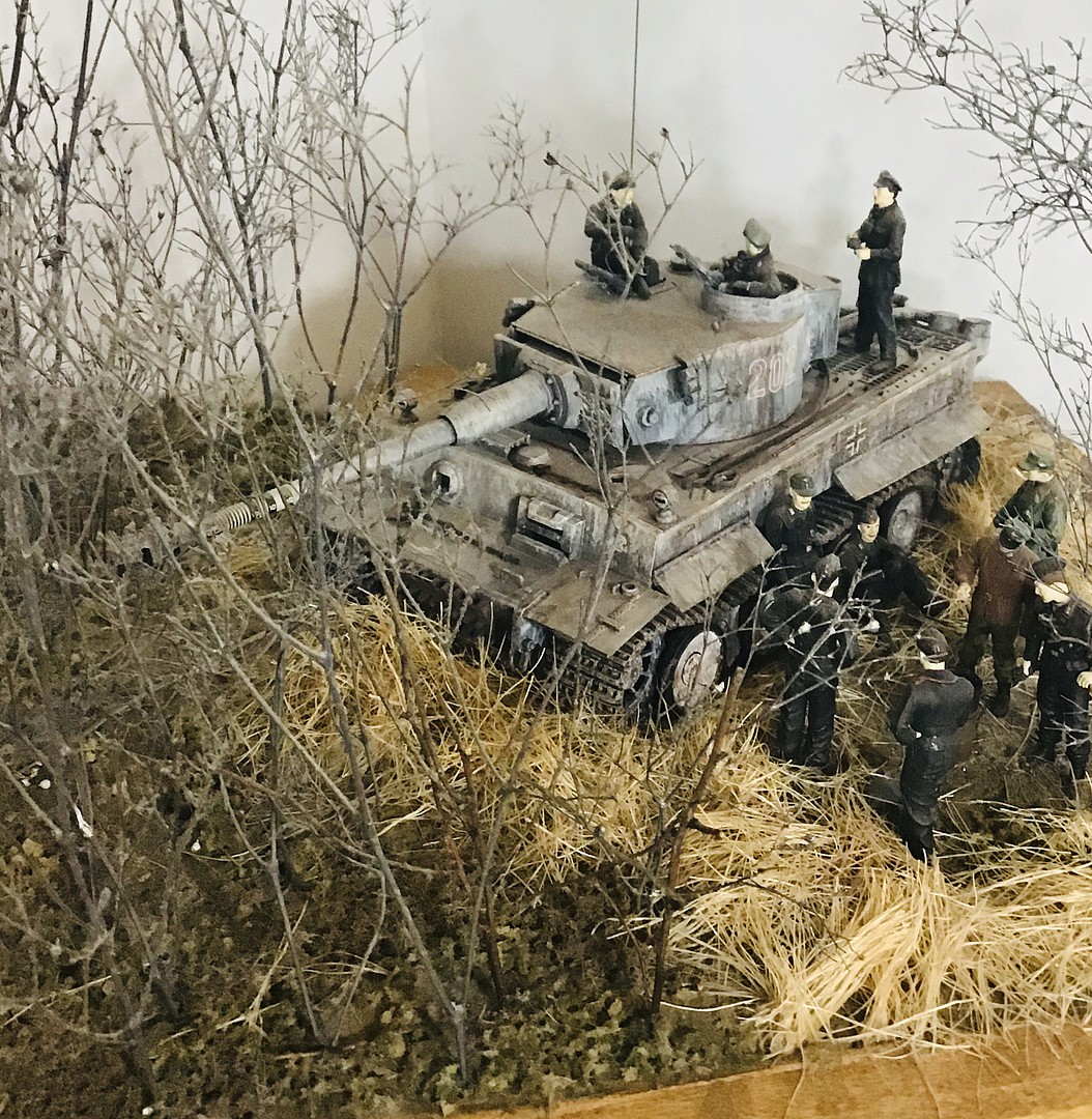 German Tiger I Early Production Tank -- Plastic Model Tank -- 1/35 ...