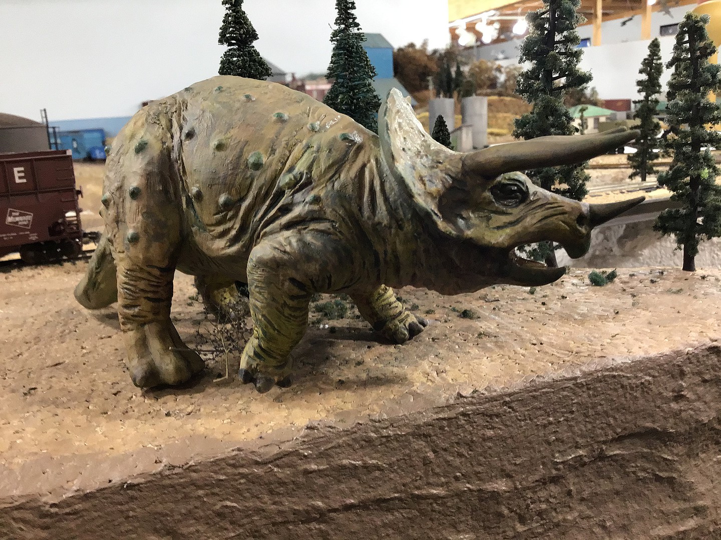 Triceratops Eurycephalus Dinosaur -- Plastic Model Dinosaur Kit -- 1/35 ...