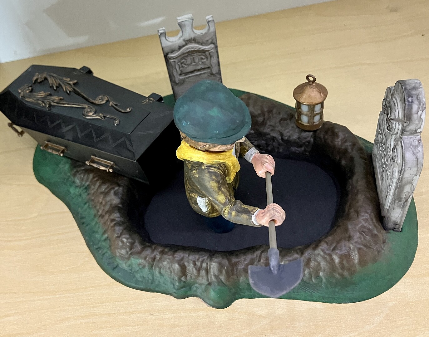 Haunted Manor The Grave Robber's Demise Diorama Set -- Plastic Model ...