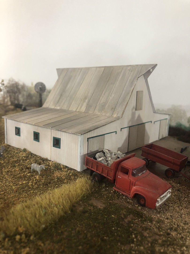 Feeder & Livestock Barn Kit -- HO Scale Model Railroad Building -- #711 ...