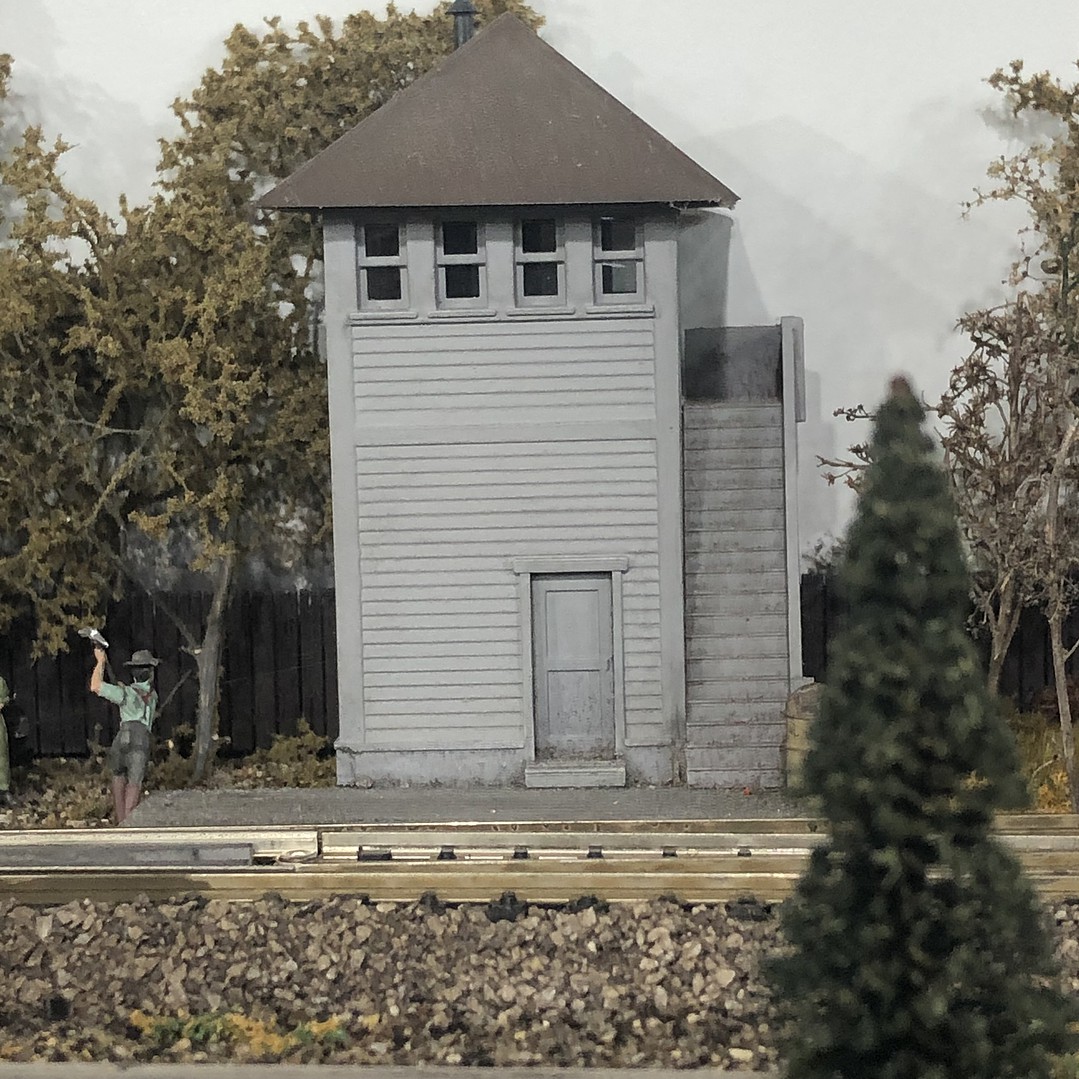 Switch Tower w/Signal -- HO Scale Thomas-the-Tank Electric Accessory ...