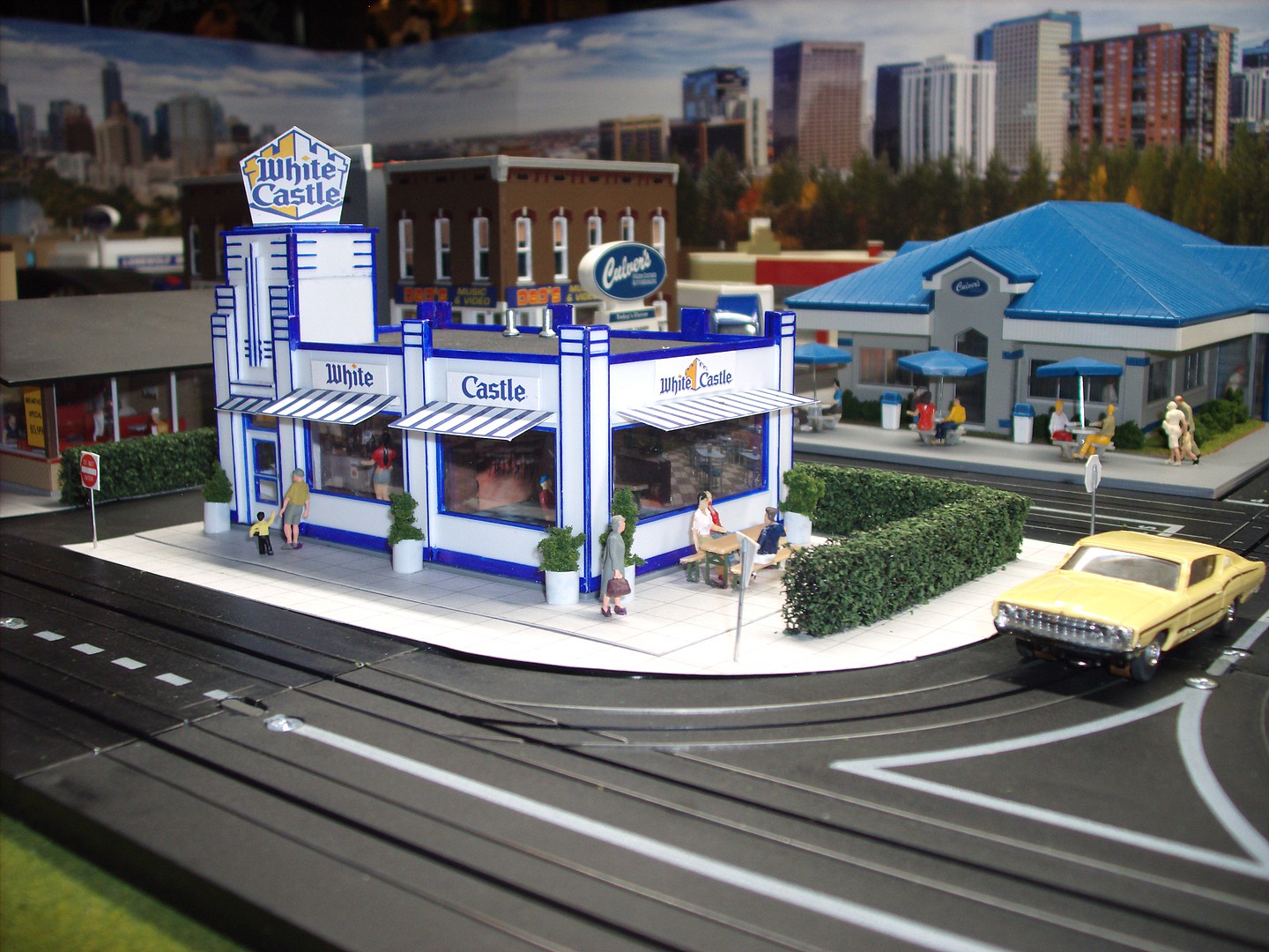 White Tower Restaurant - Kit - 4-5/8 x 3 x 2-7/8'' -- HO Scale Model ...