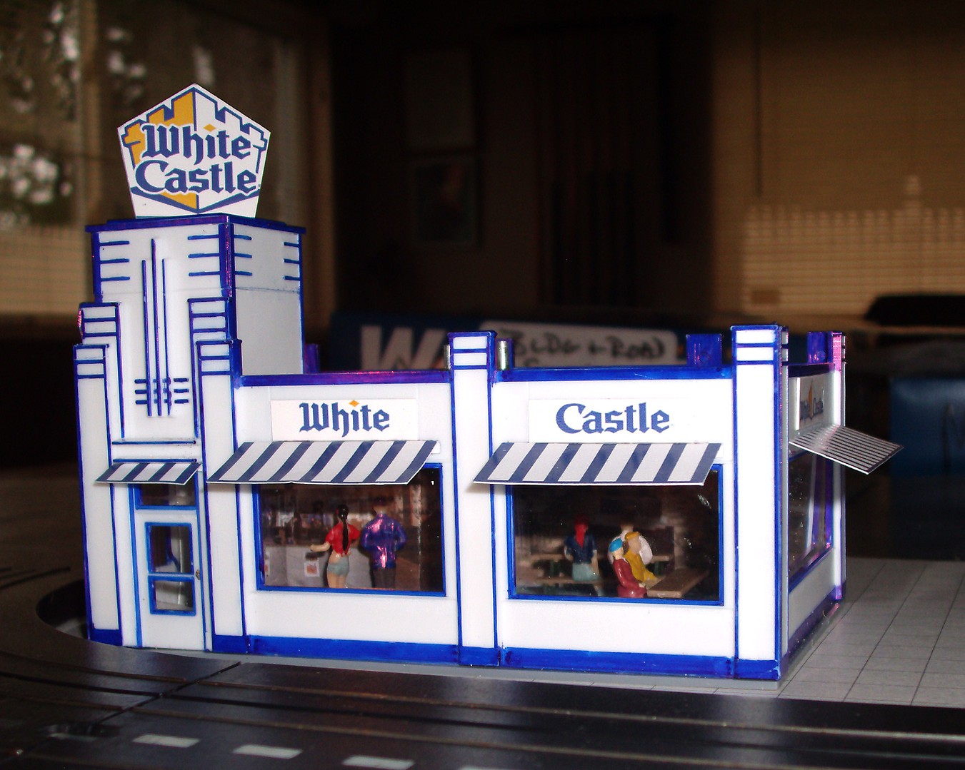 White Tower Restaurant - Kit - 4-5/8 x 3 x 2-7/8'' -- HO Scale Model ...
